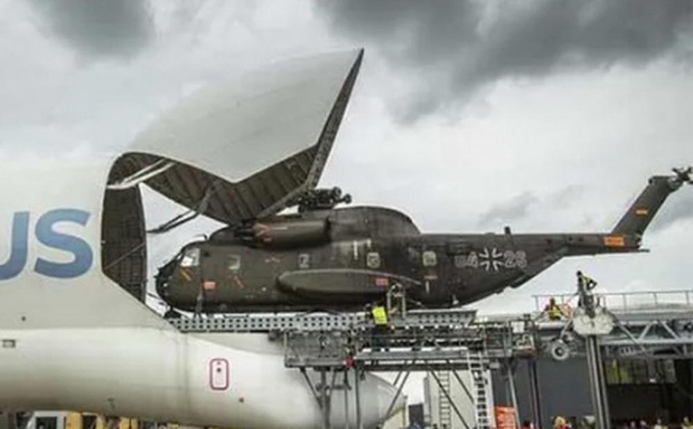 Năng lực vận tải "siêu khủng" của máy bay Airbus Beluga A300-600ST