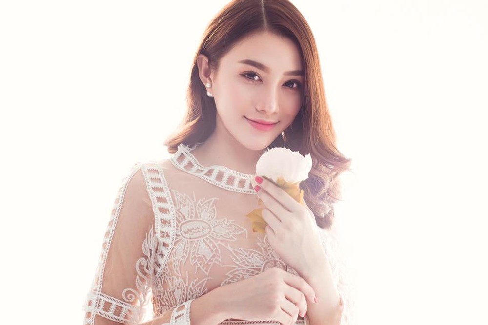 Cận cảnh nhan sắc nổi bật của bạn gái cũ Mạc Hồng Quân