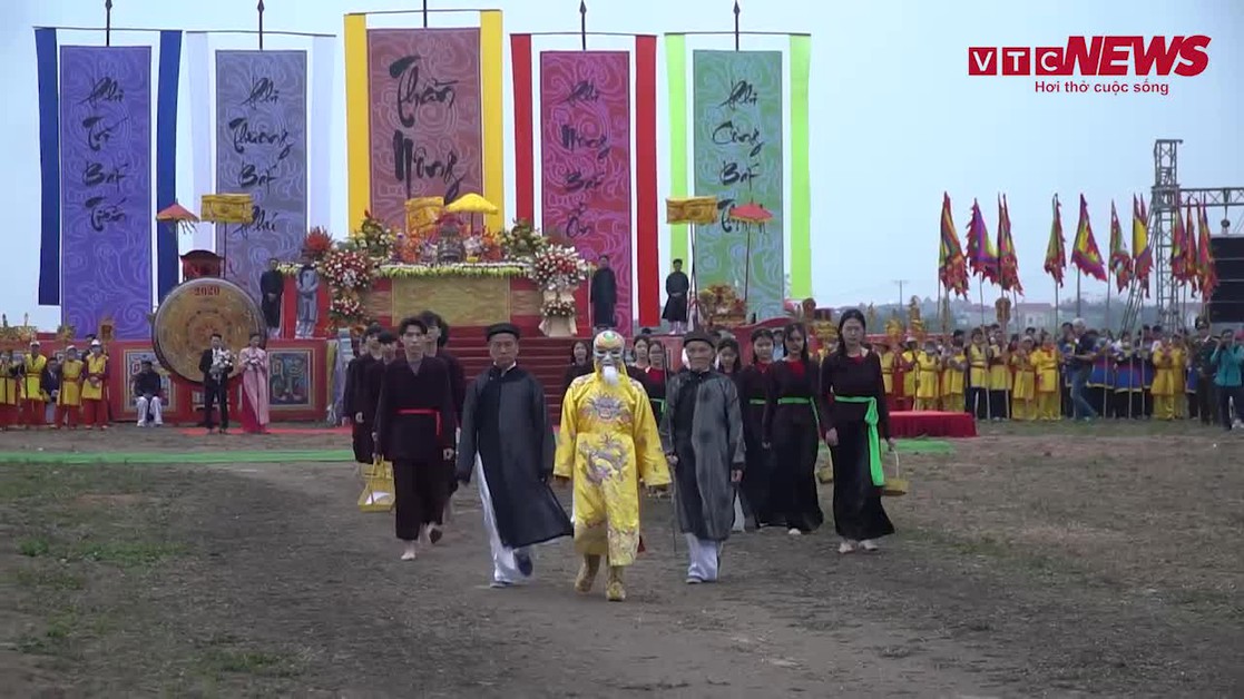 'Vua đi cày' trong Lễ hội Tịch Điền đầu năm ờ Hà Nam