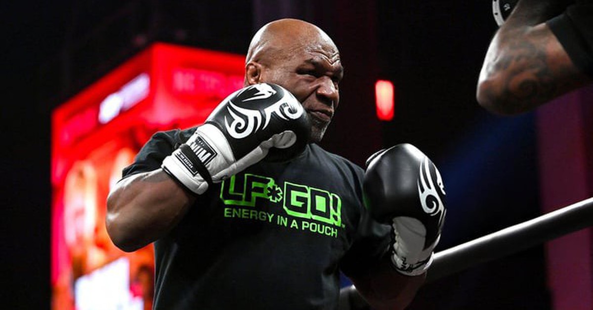 Mike Tyson tái hiện cú đấm huyền thoại, sẵn sàng tái xuất ở tuổi U60
