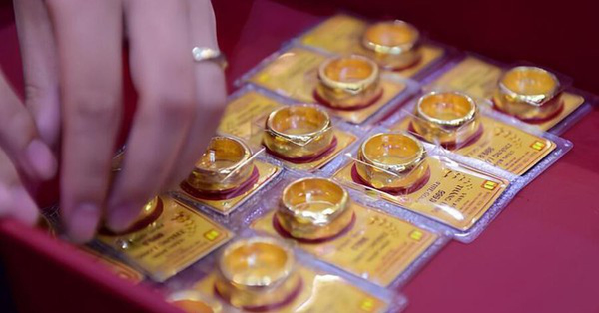 Giá vàng tăng mạnh, người dân ồ ạt mua vàng, nhiều chuyên gia dự báo ...