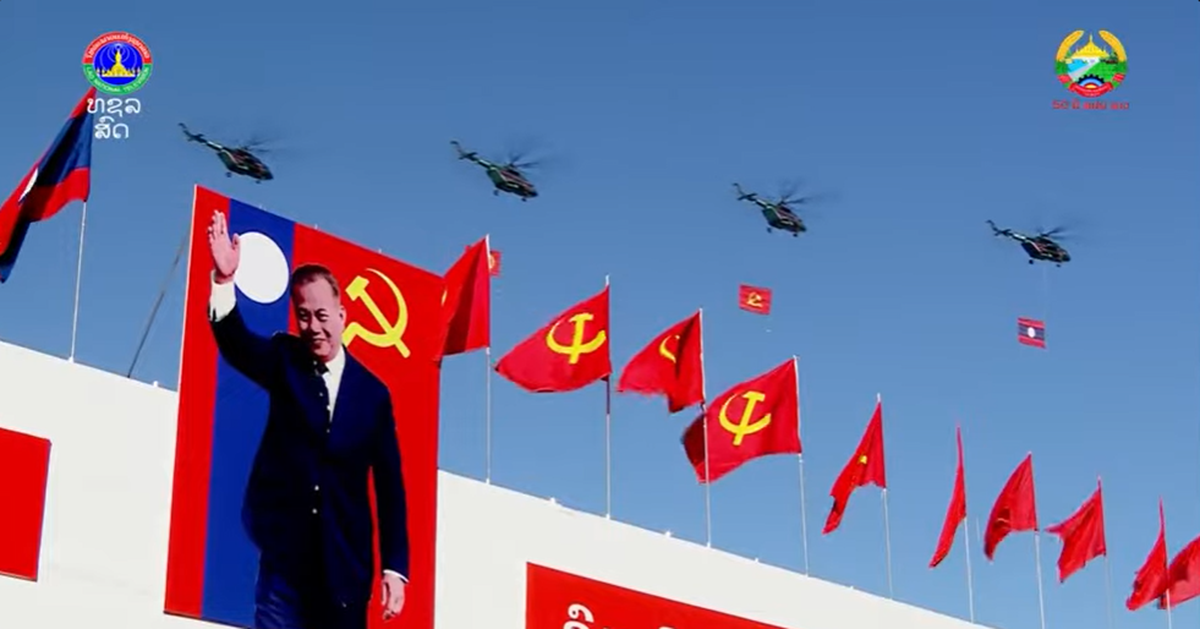 Mãn nhãn màn trình diễn của không quân Lào trong lễ kỷ niệm 50 năm Quốc ...