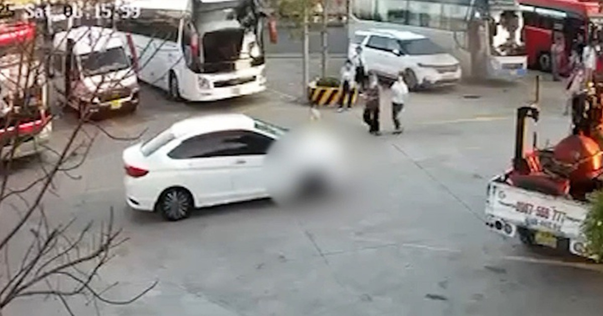 Bé gái 2 tuổi bị ô tô tông tử vong ở trạm dừng chân cao tốc TP.HCM ...