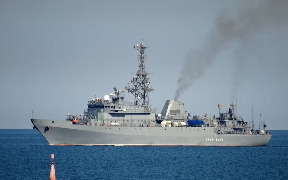 Các cuộc tấn công liên tiếp của Ukraine làm tê liệt tàu trinh sát Ivan ...