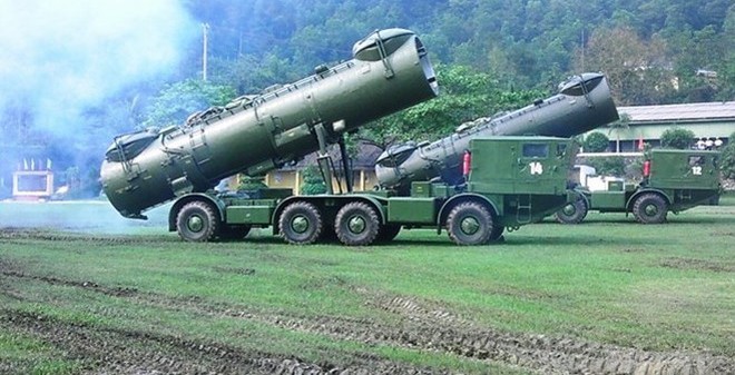 Cận cảnh tổ hợp tên lửa chiến lược REDUT-M Việt Nam