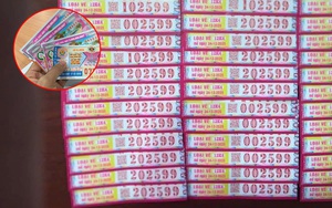 ôm vé số ế : "Ôm" 37 vé số ế giúp người bán, người phụ nữ trúng hết: Hé ...