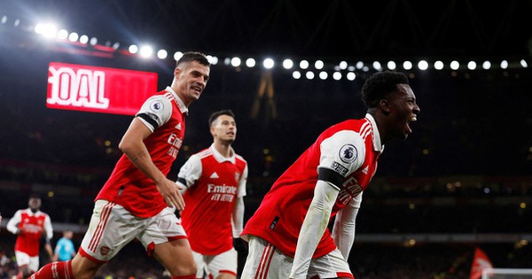 Arsenal tạm nới rộng khoảng cách với Man City; Liverpool thắng dễ