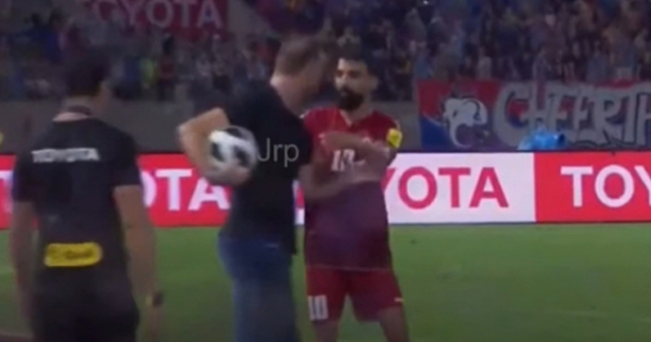 HLV Mano Polking nhận thẻ vàng vì “chiêu trò” trong trận đấu khó khăn ...