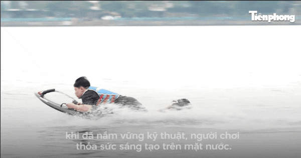 Thú chơi lướt ván phản lực của giới trẻ Hà Nội