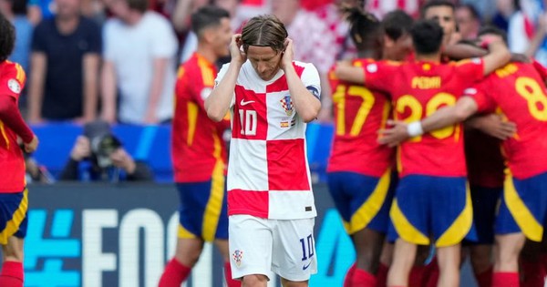 Luka Modric và ngày tồi tệ của thế hệ xuất sắc nhất Croatia