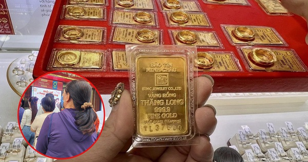 Xếp hàng mua vàng giá 104 triệu đồng, người phụ nữ tiếc “đứt ruột” vì ...