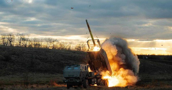 Mỹ nối lại cung cấp tên lửa HIMARS và đạn pháo 155 mm cho Ukraine