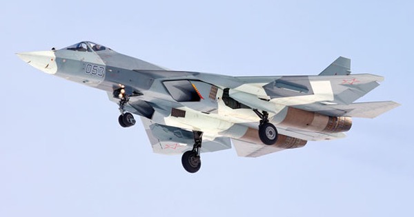 Sukhoi T-50 thứ 3 của Nga bay thử nghiệm với “giá kiếm”