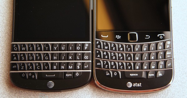 BlackBerry Q10 - Bold 9900: Mèo nào cắn mỉu nào?