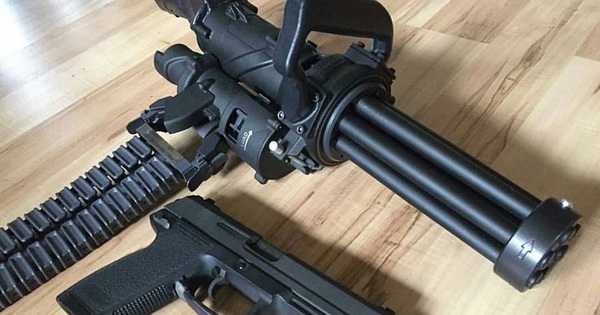 XM556 - Súng máy cầm tay nhỏ gọn nhất thế giới