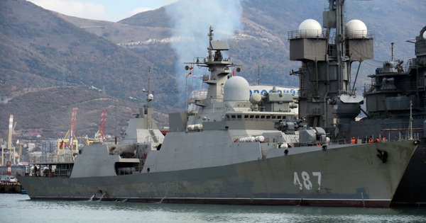 Tàu Rolldock Star sát cánh cùng Hải quân Việt Nam: "Kỷ lục" gì đã được ...