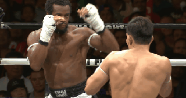 Đấu sĩ Thái Lan tung cú đấm “sấm sét” khiến đối thủ đổ gục như tượng