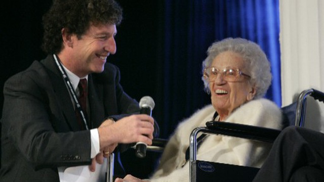 giáo sư Thomas Perl: Lấy máy tính ra và cộng trừ theo chuyên gia Anh để ...