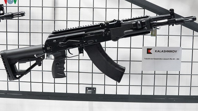Súng trường tấn công AK-204: Vũ khí hiện đại nước ngoài tại Triển lãm ...